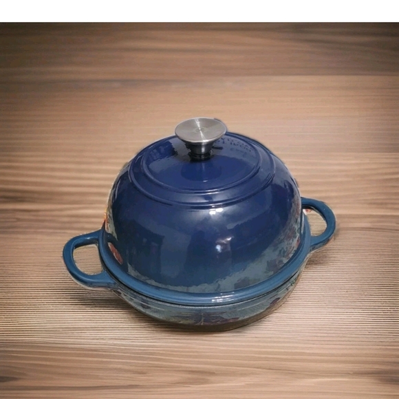 Kitchen | Navy Cast Iron Dutch Oven With Lid | Poshmark